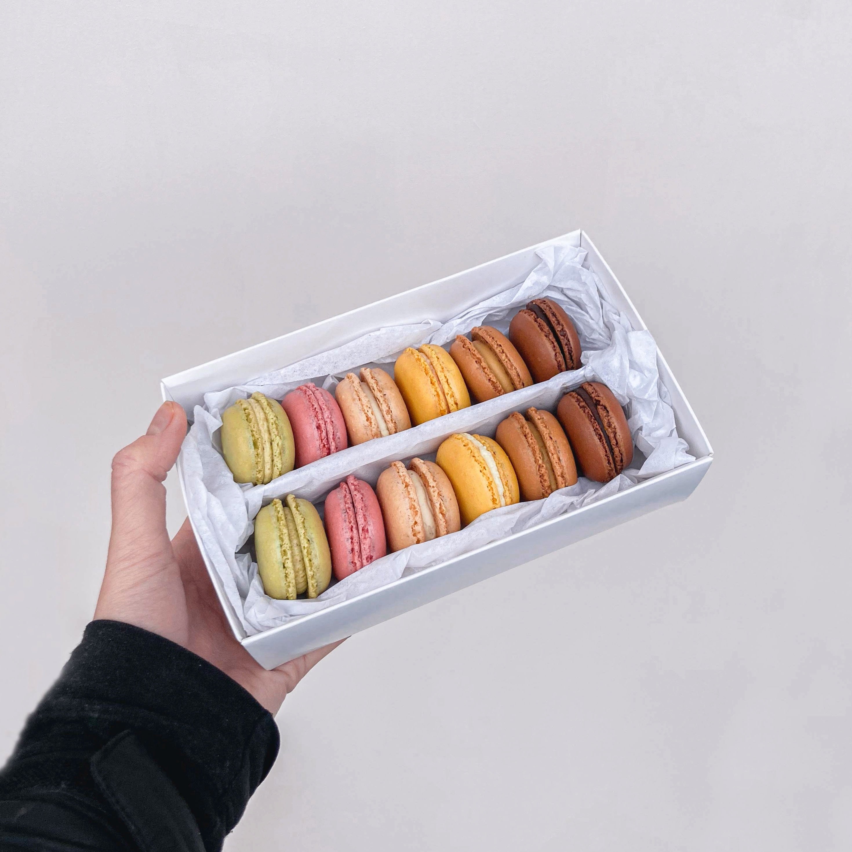 Box Of 12 Macarons - Crunch Platters